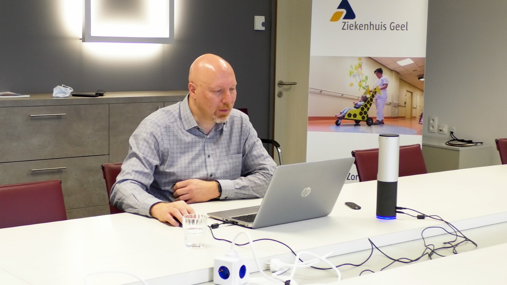 HearSee schenkt conference cams aan Ziekenhuis Geel | HearSee